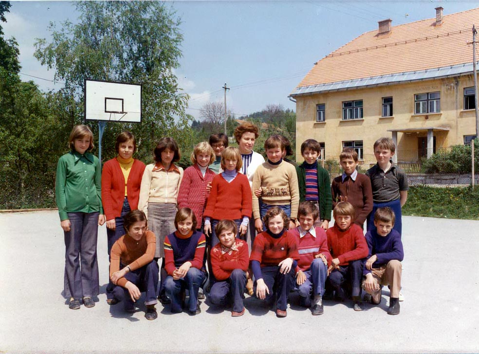 Rakek 1976/77 – 5. b razred | Stare slike