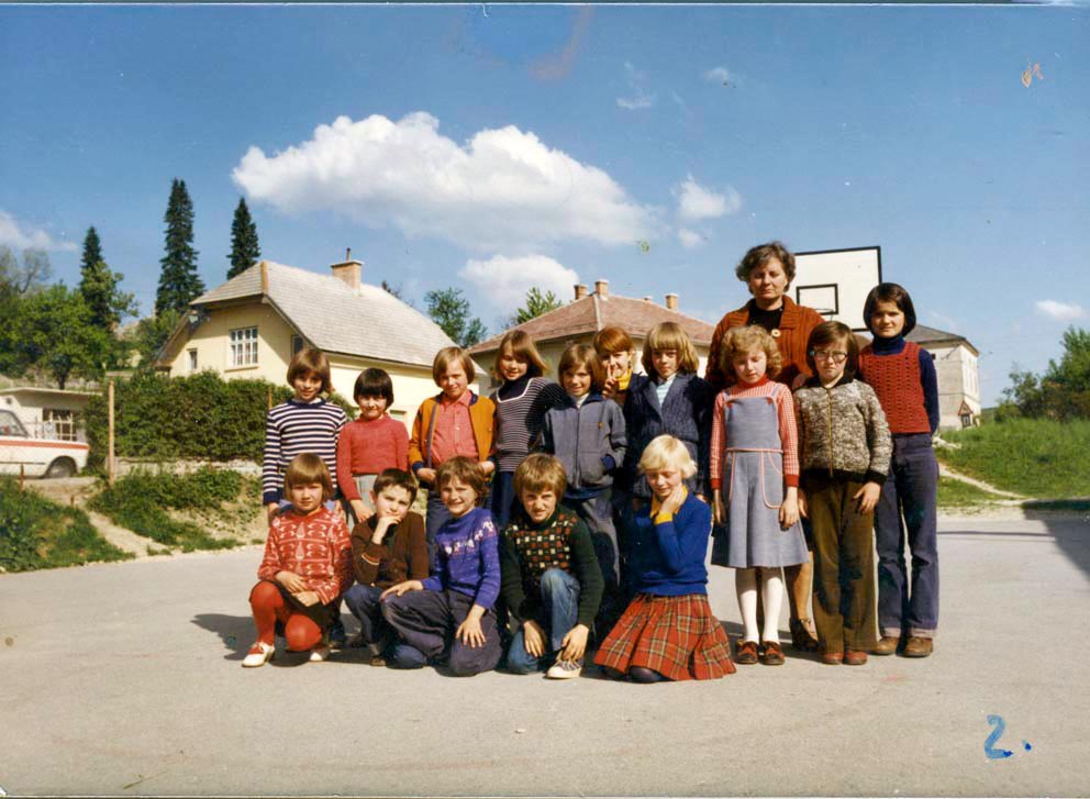 Rakek 1976/77 – 2. razred | Stare slike