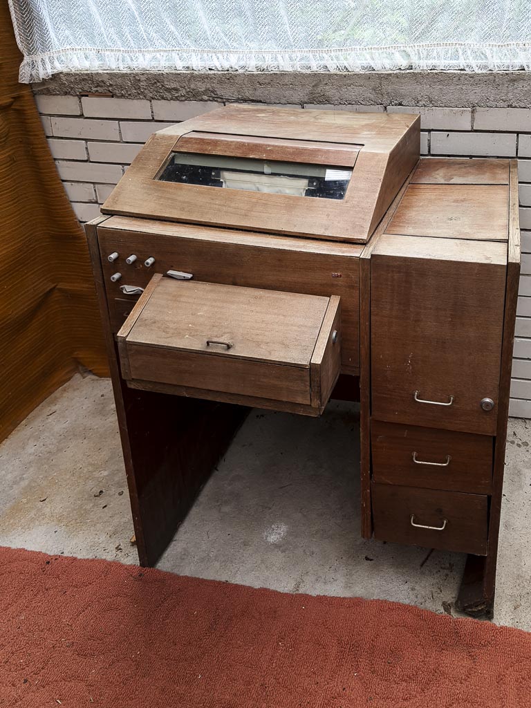 1979 Rakek – Teleprinter v Kartonaži | Stare slike